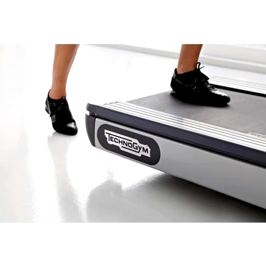 Tapis De Course Professionnel TechnoGym Run Now 700 LED Reconditionnée ...